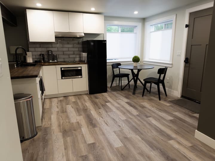 Stylish Studio Getaway | Sleeps 4 | Private Entry - Battle Ground Lake State Park, Battle Ground