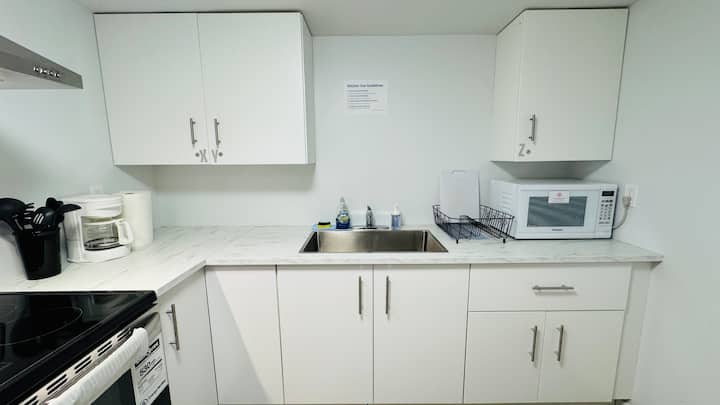 Z | Private Room Near U Of S & Hospital | Bus Stop - Saskatoon