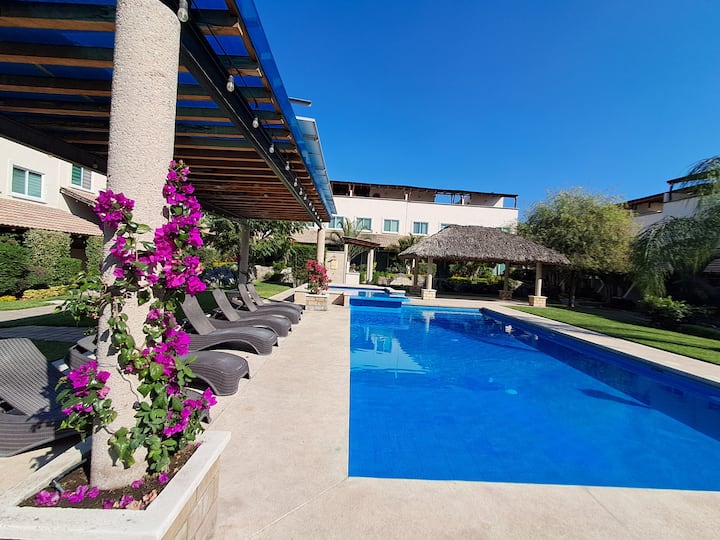 Casa Bugambilias: A Pasos De Salones De Eventos. - Mexico