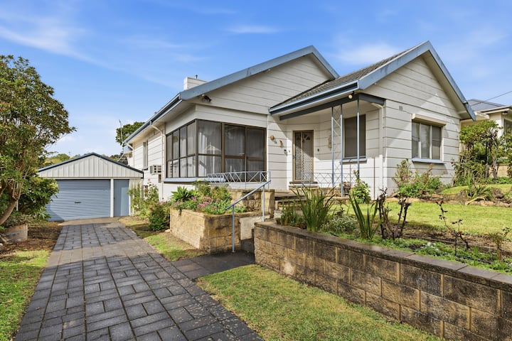 Seednest | Blue Lake Modern Retreat · Bbq Backyard - Mount Gambier