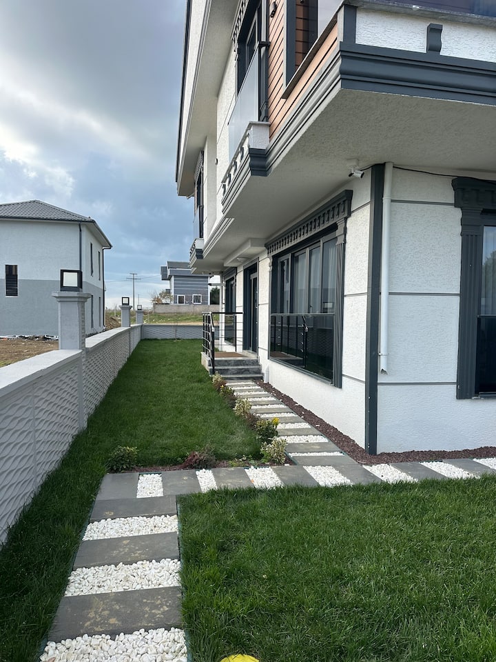 Kendinizi Evinizde Hissedeceğiniz Muhteşem Villa - Silivri