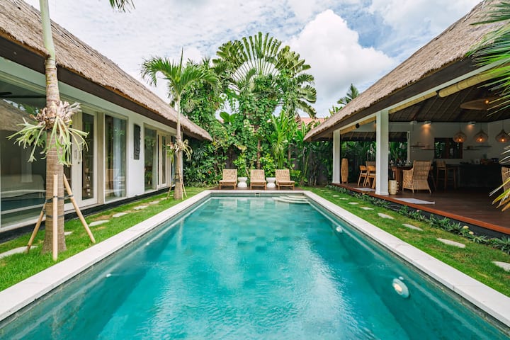 Villa Pribadi 4 Kamar Tidur Di Tempat Yang Tenang - Canggu