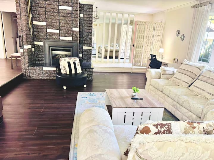 Large 4br Home W/ Parking | Near Stanford - Redwood City, CA