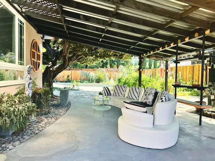 Sunny & Private Room | Prime Sunnyvale Location - Redwood City, CA