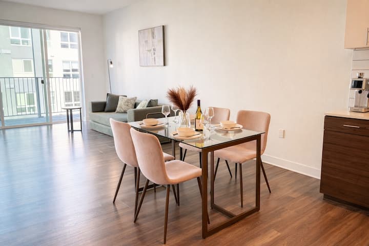 Stylish Apartment With Hollywood View - Los Angeles Zoo, Los Angeles