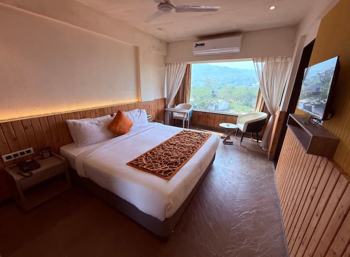 Dharmesh's Den - Lonavala