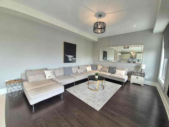 4 Bed 5 Bath ~ Ravine Estate ~ Outdoor Pool Oasis - Brampton