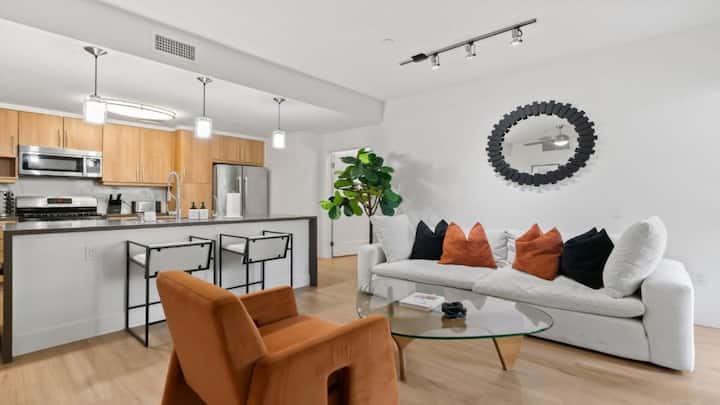 Emerald Garden Luxury Stay – Pool, Gym & Jacuzzi - Santa Monica, CA