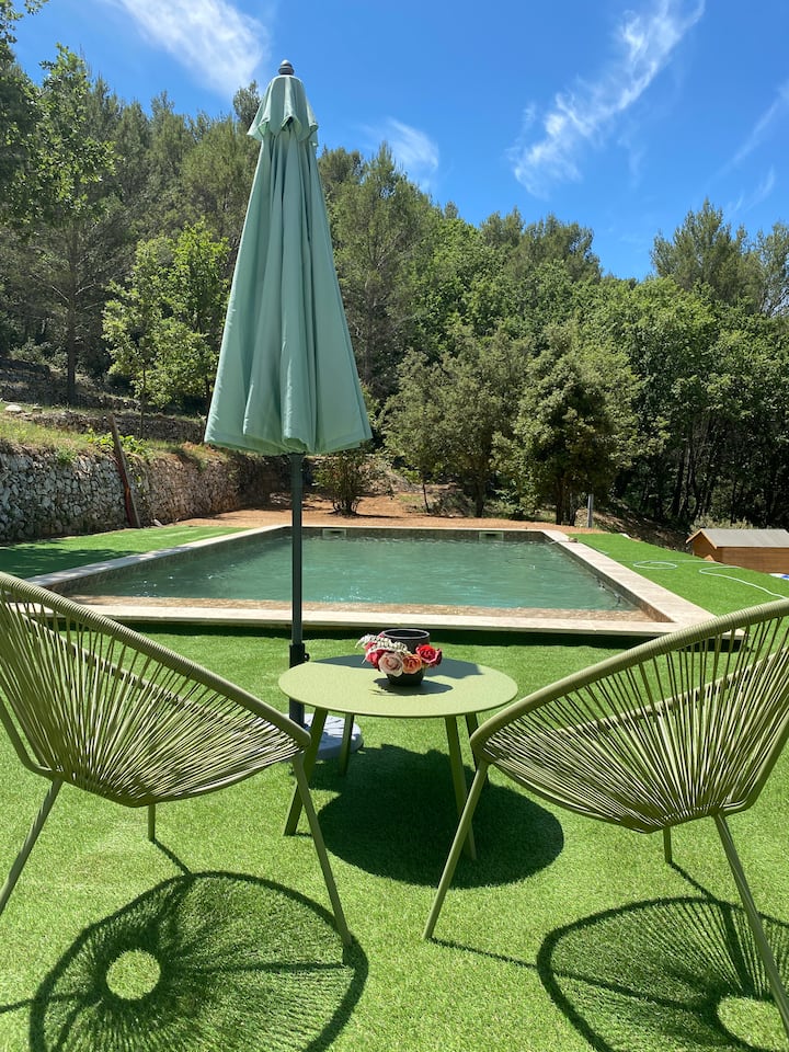 Escapade Romantique, Jacuzzi, Piscine Pleine Foret - Nans-les-Pins