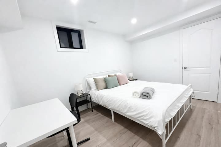 Pvt Downtown 2br Basement W - Toronto