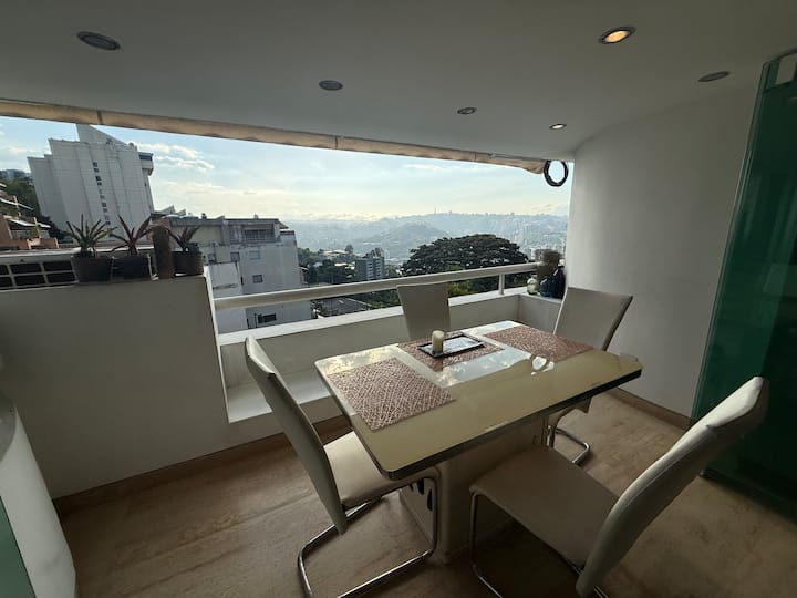Modern 1br Los Samanes: Views, Security & Comfort - Venezuela