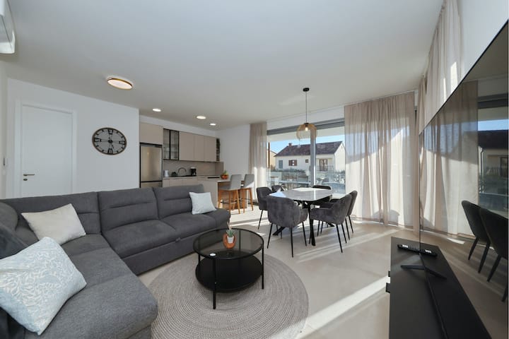 Oliver 2br Apartment With Parking Place - Zaton