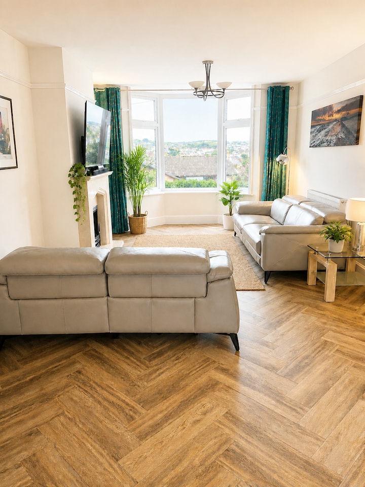 The Beach Retreat 
Stylish Bude Property Sleeps 8. - 부드