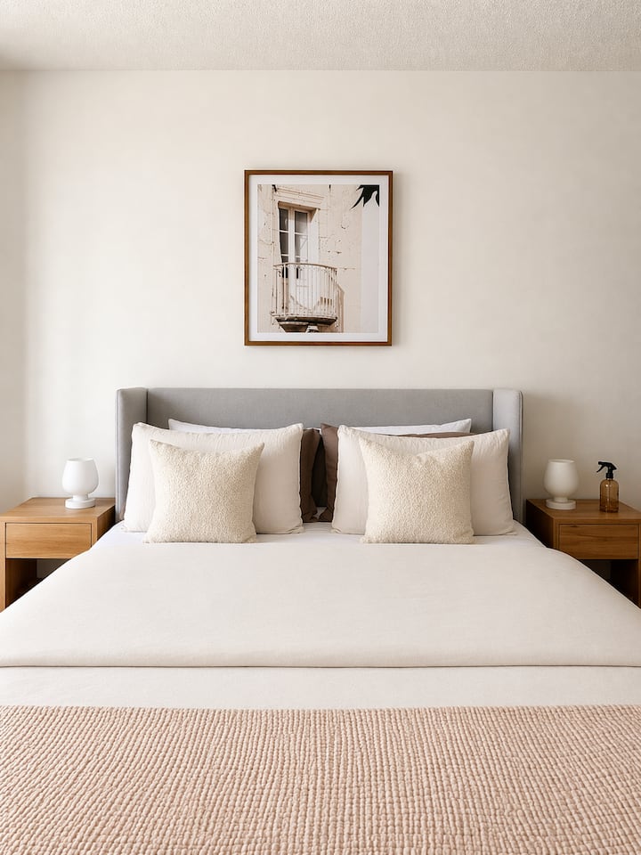 Luxury Condo W/ Pool + Workspace Near Cn Tower - Toronto