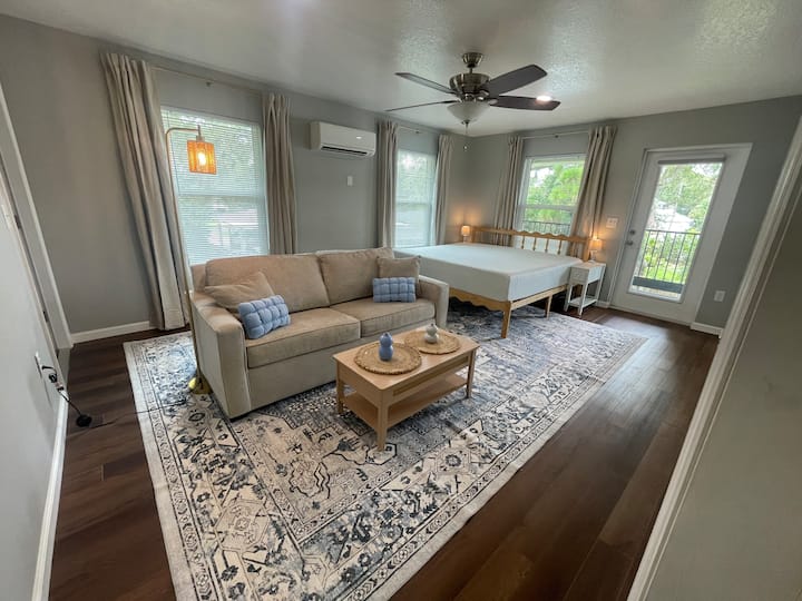 Arlington Park Apartment Downtown & Beaches. - Sarasota, FL