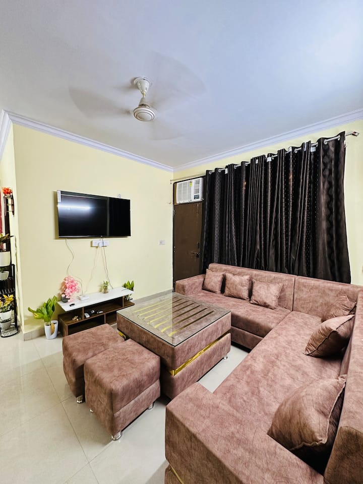 The Suite Escape 2 | 7-minutes Drive To Taj Mahal - Agra