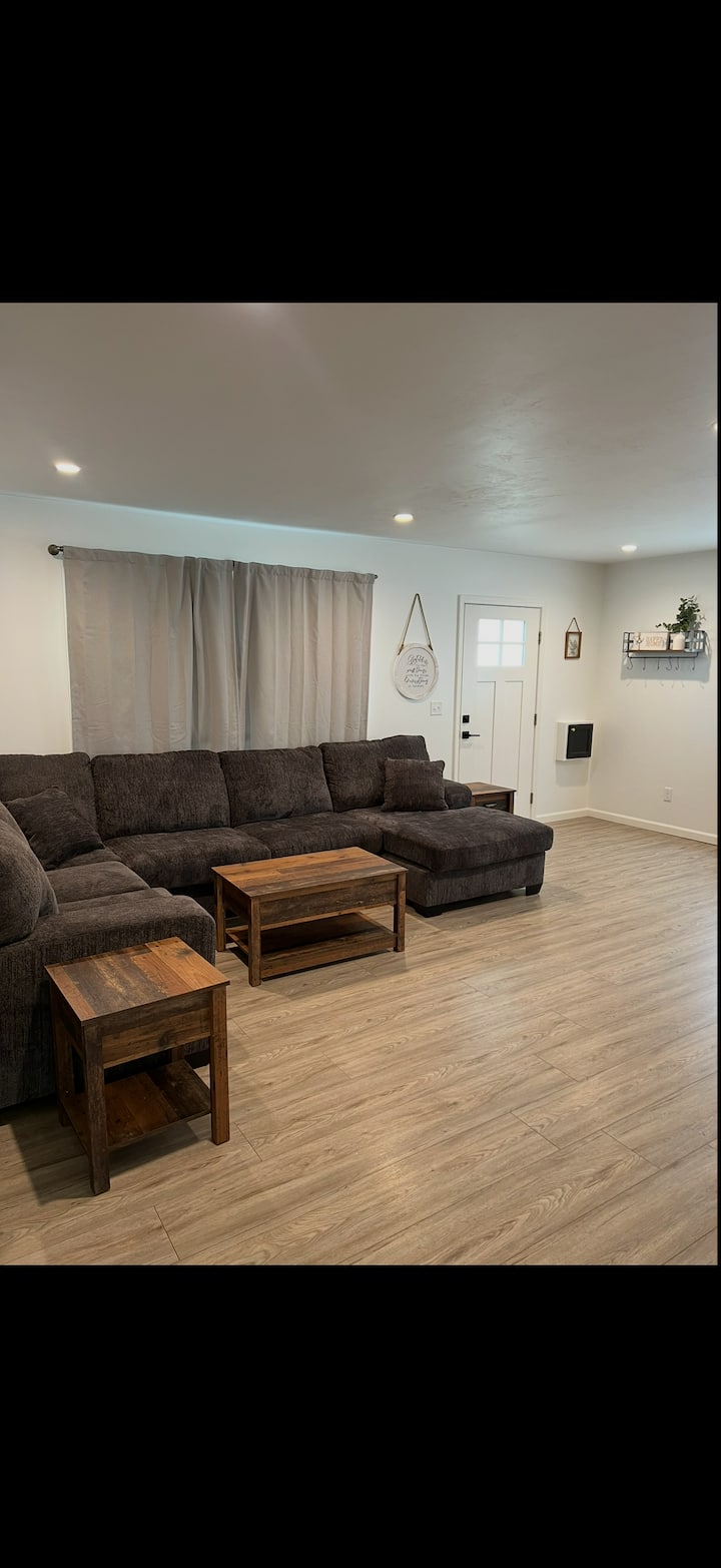 Close To Eaa | Stylish & Spacious 2br - Oshkosh, WI