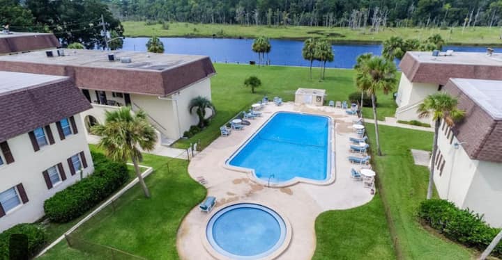 Spacious Condo With Cozy Feel! - Jacksonville, FL