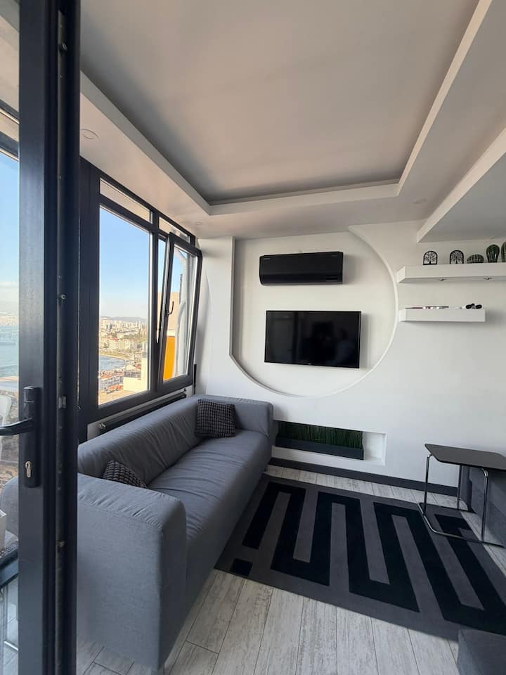 Deniz Manzaralı Lüks Daire - Konak