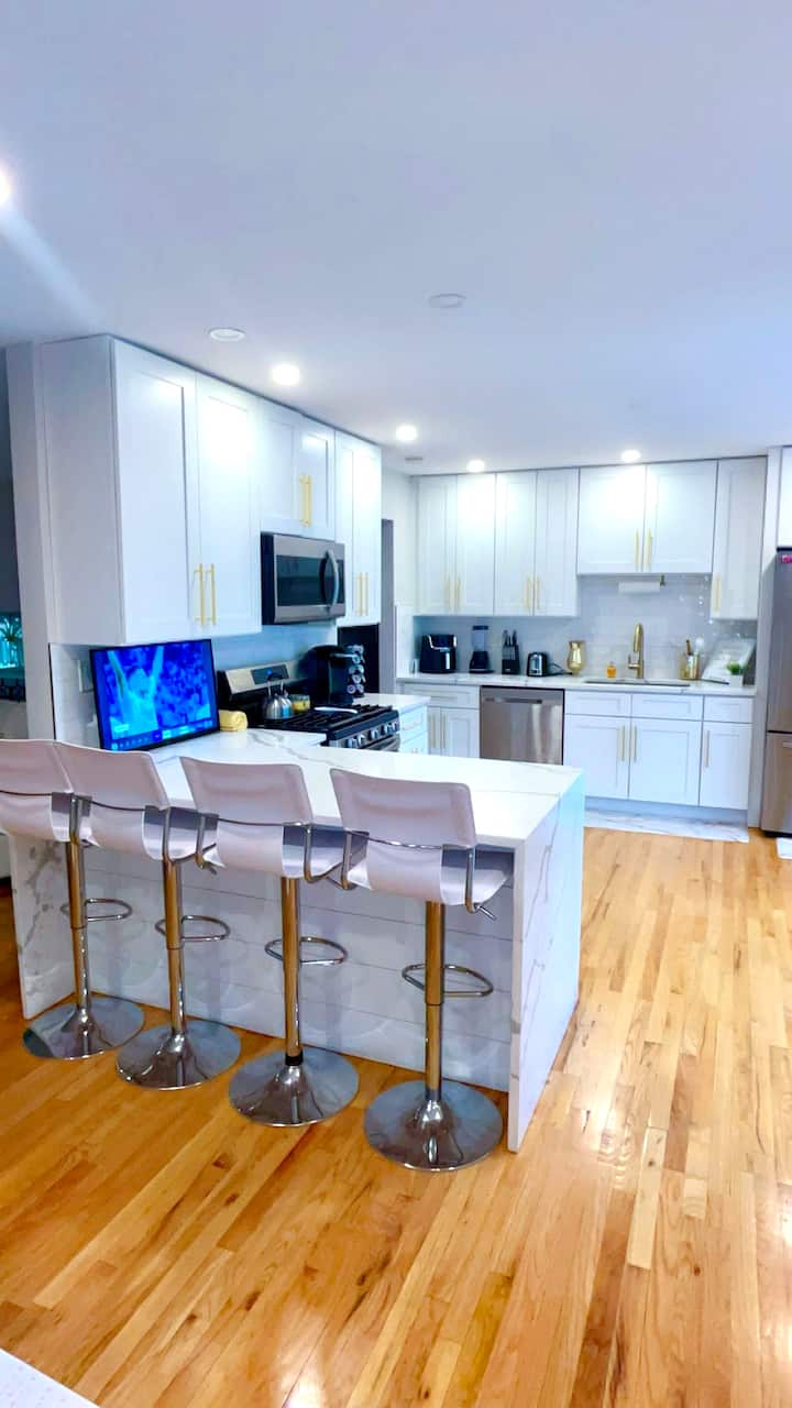 Ritzy Suites 2: Near Hwy & Casino & 20 Min To City - Country Club Hills, IL