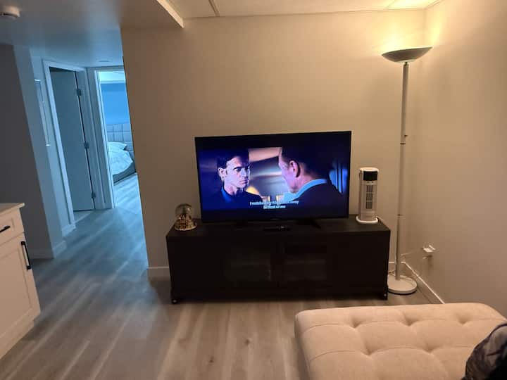 Family Suite Near Costco With Free Parking & Wi-fi - Winnipeg