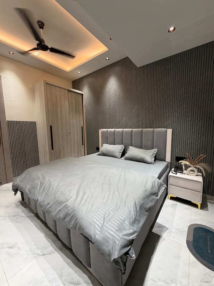Luxury 1bhk & Terrace | Prime Gurugram, Medanta - Gurugram