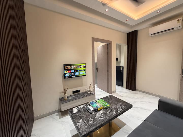 Spacious 1bhk | Prime Gurugram, Medanta - Gurugram
