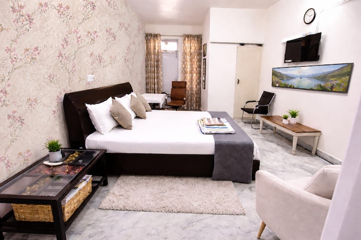 303-9ground Floor 3 Guests_2min Sarvodaya-sector15 - Faridabad