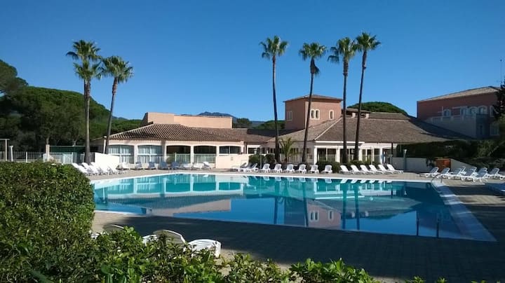 Studio Avec Clim Pour 4 En Résidence Avec Piscine - Saint-Raphaël