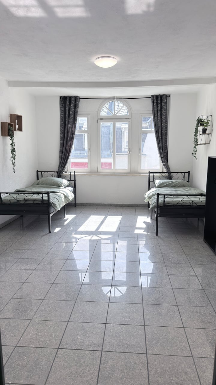 Monteurwohnung 8 Pers | Modern & Zentral - Hof