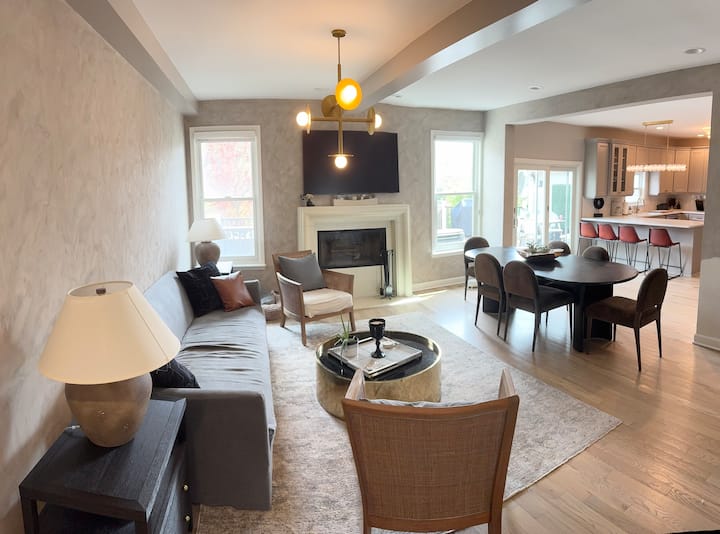 Downtown Naperville Luxury | Walk To Everything - Naperville