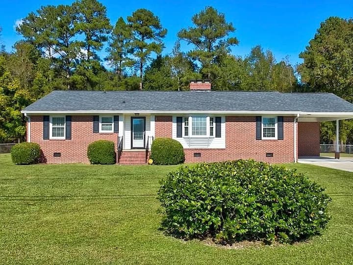 Ranch Home Family Friendly With Large Yard - Camden, SC