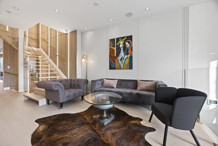 Luxury 3br Retreat In Leaside With Parking - Toronto