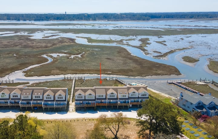 Crabby Baker | Waterfront W/ Lighthouse View! - Chincoteague, VA