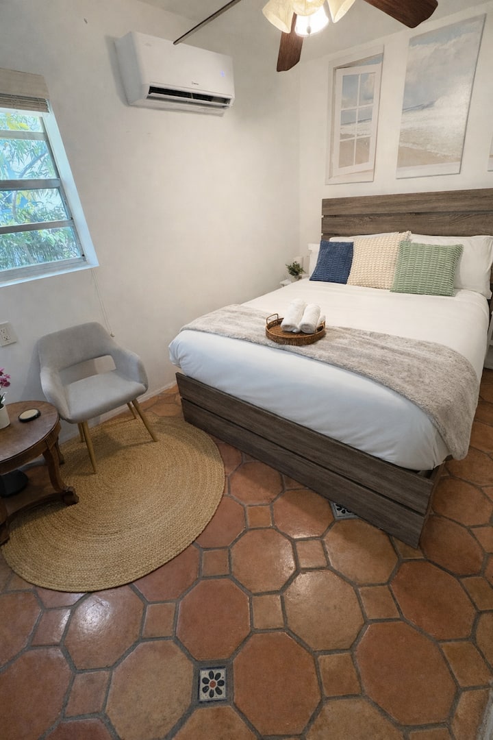 Stylish Coastal Studio Private Bath & Ac - 보인턴비치