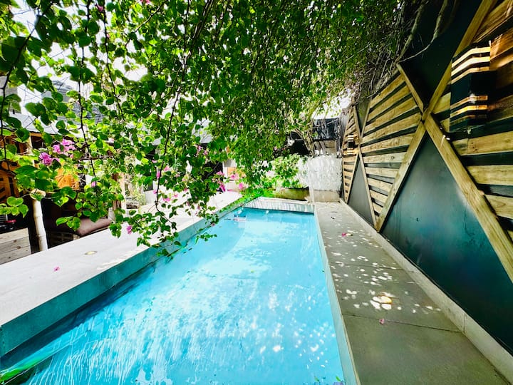 Villa Rossa • Private Villa • Zone 4 • Breakfast - Abidjan