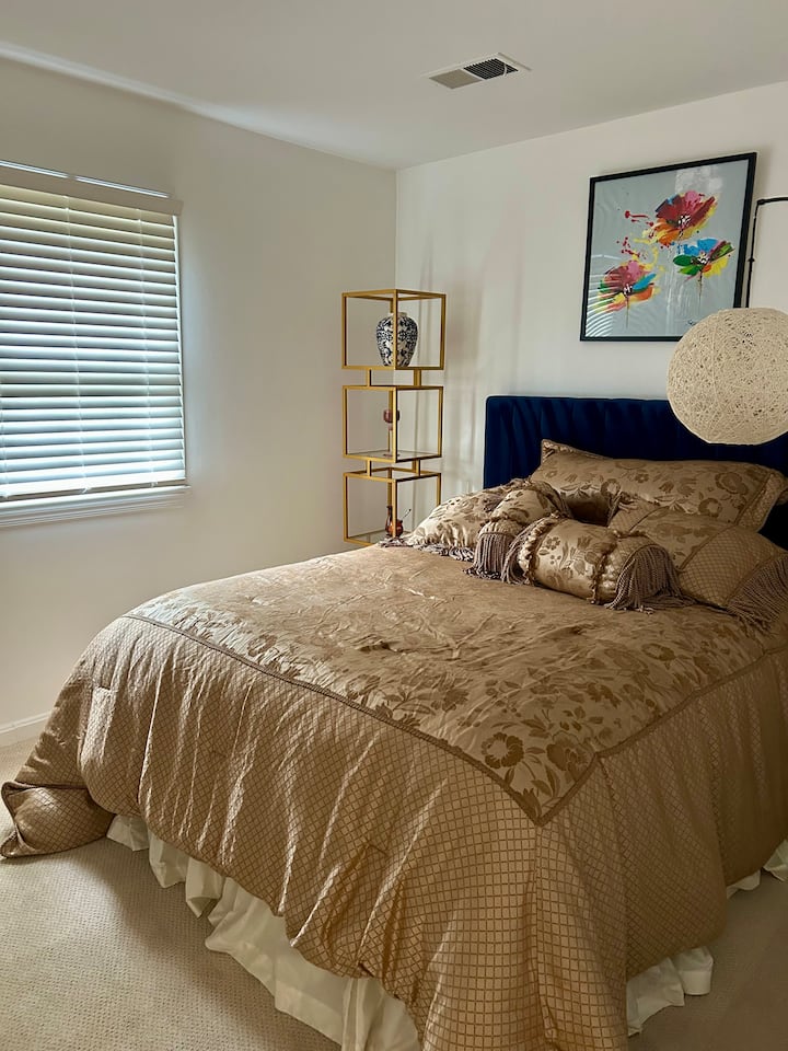 Bright & Cozy Arlington Stay Near It All - Arlington, VA