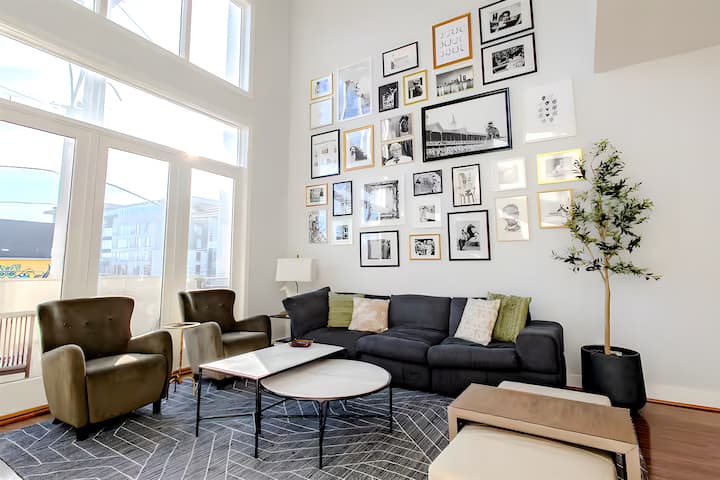 Gorgeous Nulu Retreat | Gated Parking | Two Patios - KFC Yum! Center