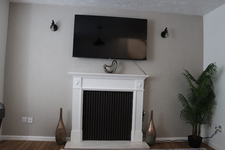 2 Bed 6 Mins From Luton Airport- The Wigmore House - Luton