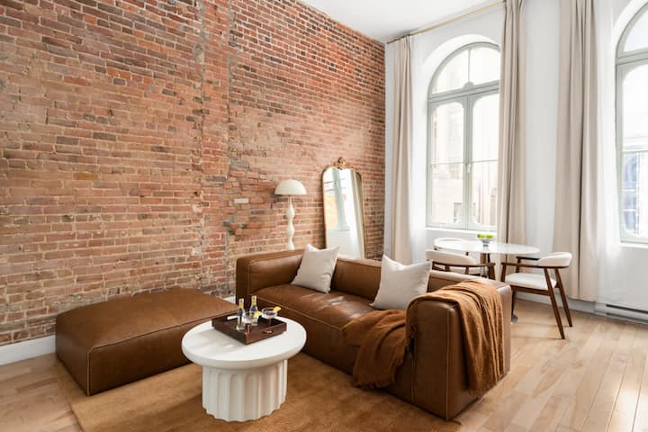 Light-filled Old Montreal Loft! - Brossard