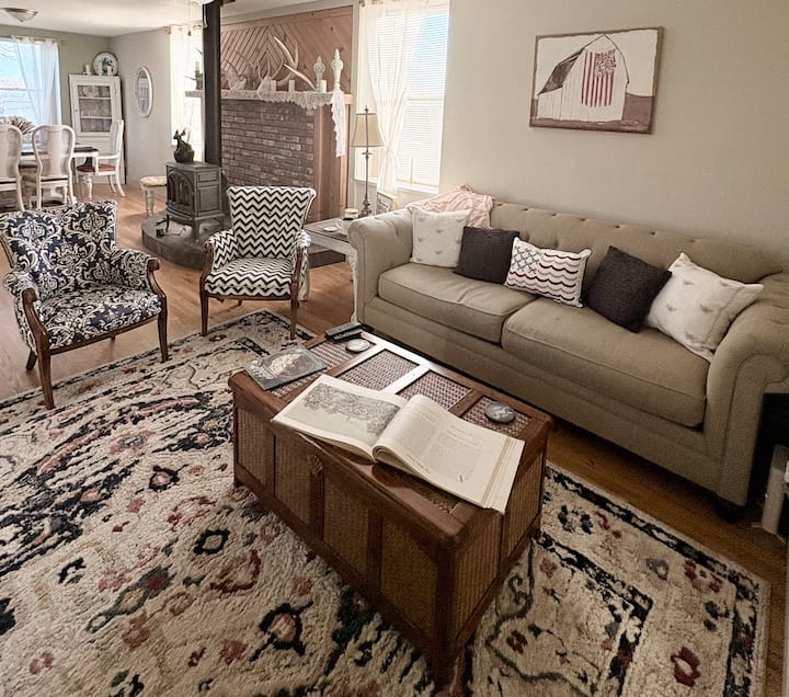 Badlands Gateway Loft | Small-town Charm In Beach - Beach, ND