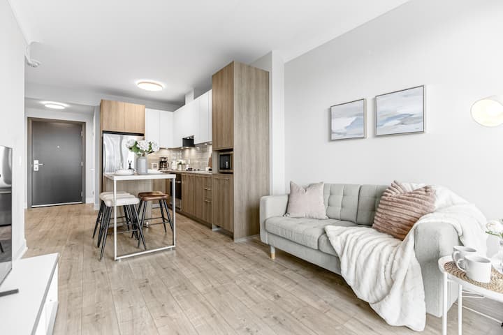 Luxury High-rise Condo In Downtown Markham - マーカム