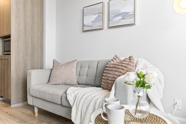 Luxury High-rise Condo In Downtown Markham - Markham