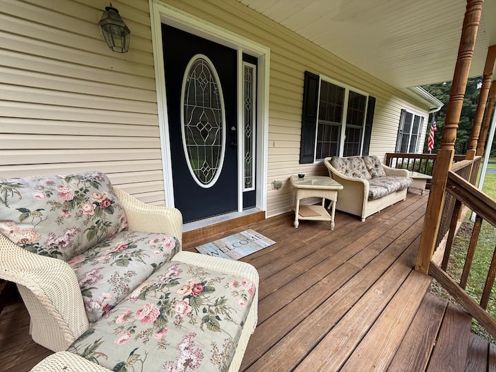 Lovable Leads Hideaway. - Catskill, NY