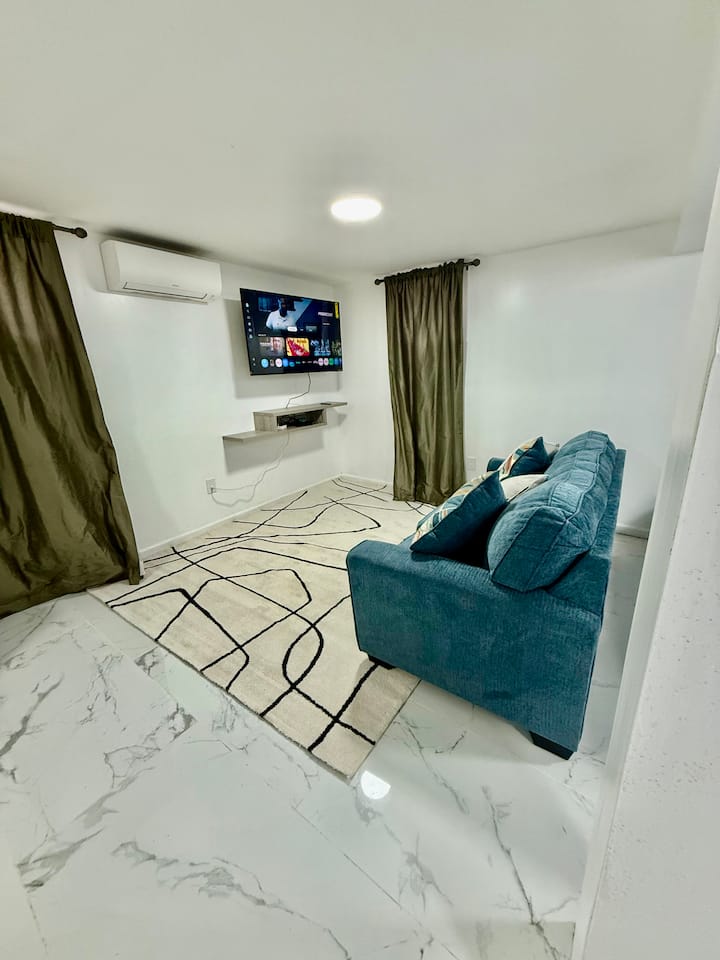 Stylish Apartment In Fresh Meadows - Kew Gardens - Queens NY