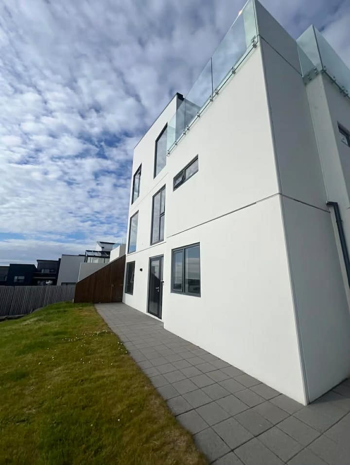 New Condo In A House With Lake View - Iceland