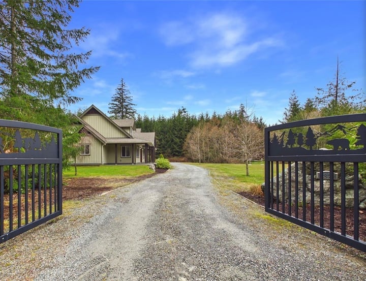 Executive House In Nature. - Nanaimo