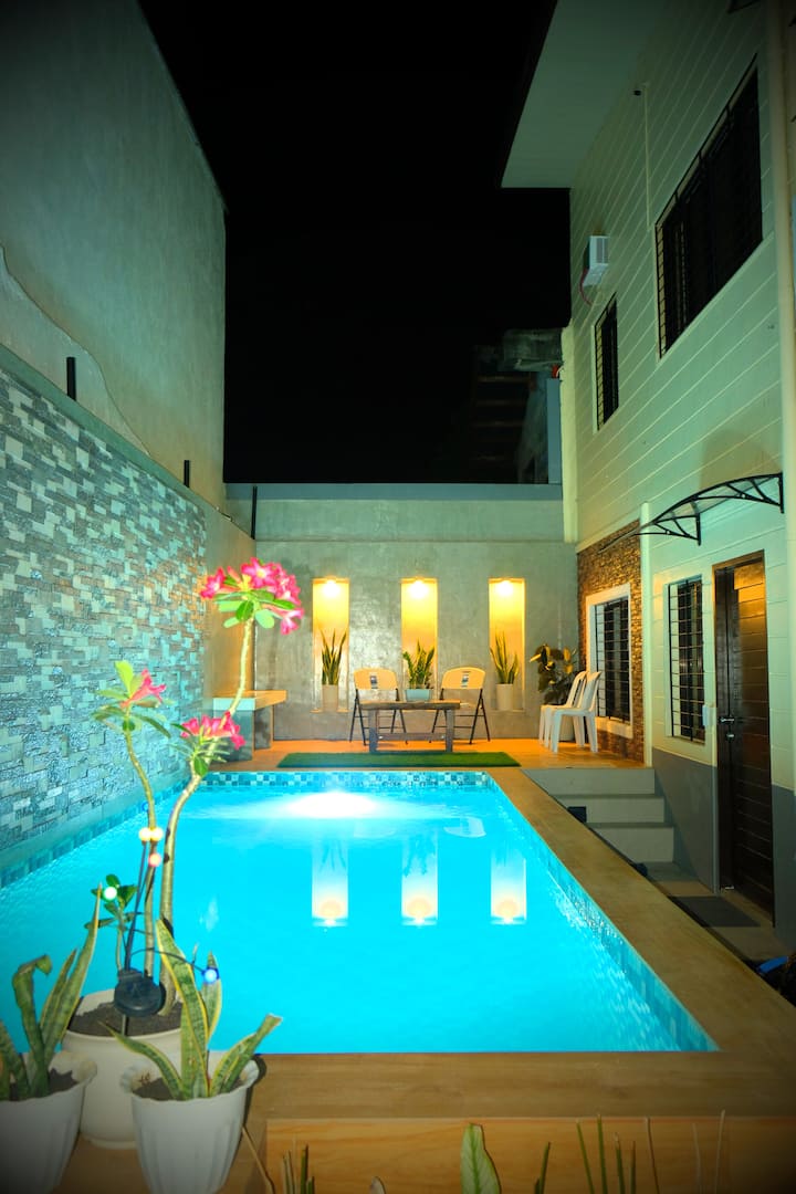 Primera Casa-urbanstay Rentals
Pool & Events Space - Antipolo