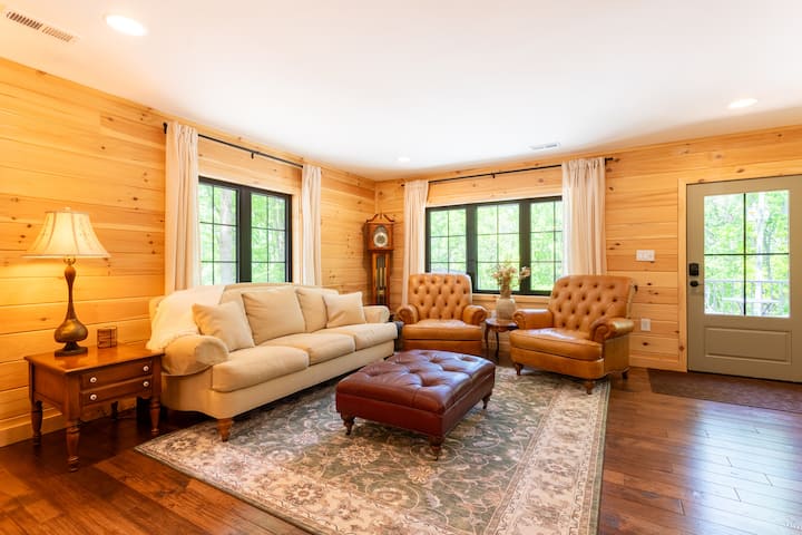 Secluded Cottage On 26 Acres At Knoxville's Edge - Knoxville, TN