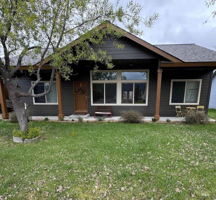 Donnelly: Your Basecamp For Tamarack & Mccall - Donnelly, ID